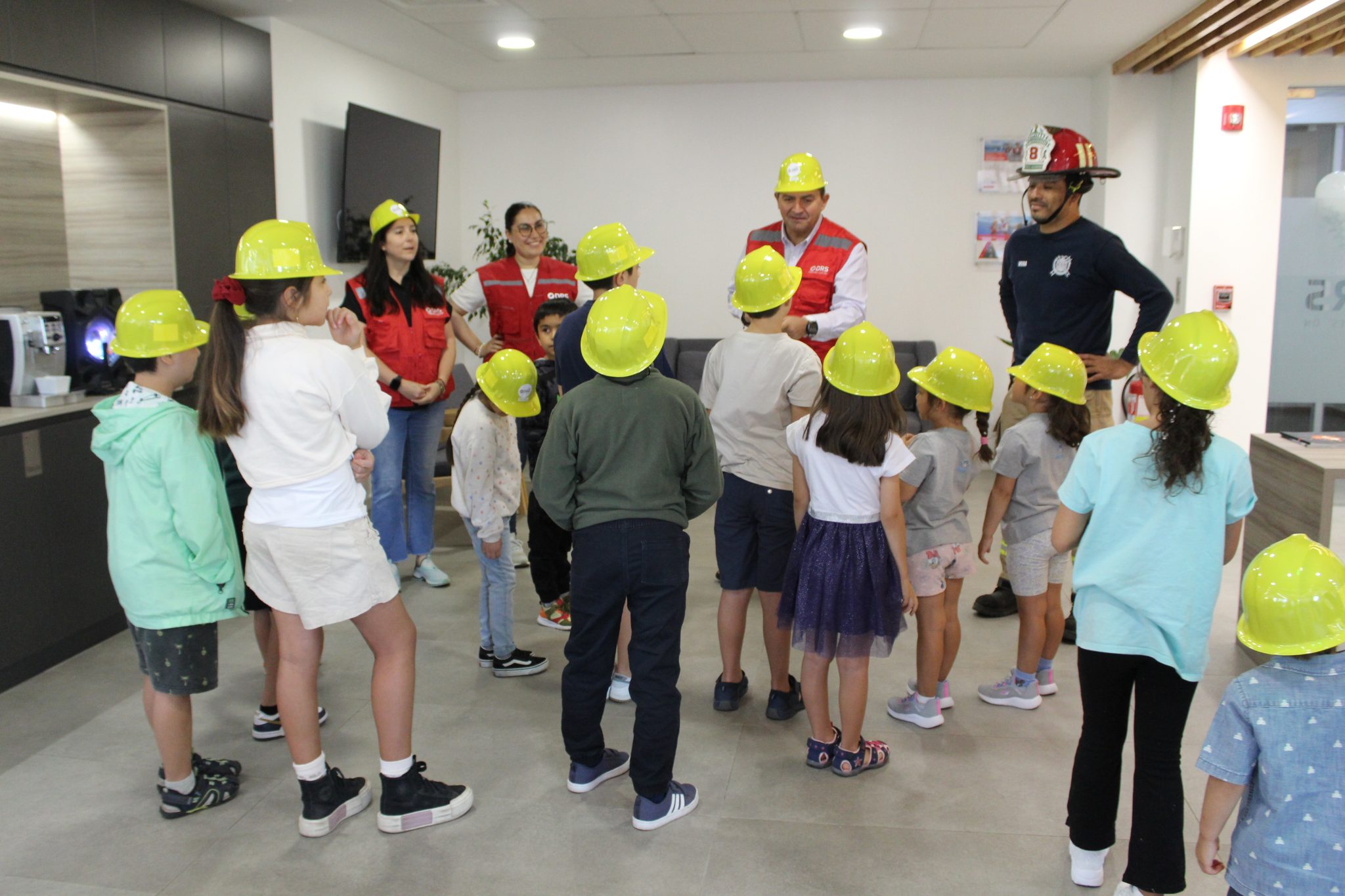 Pequeños Exploradores: Un Día Familiar en la Oficina – DRS Ingeniería y ...